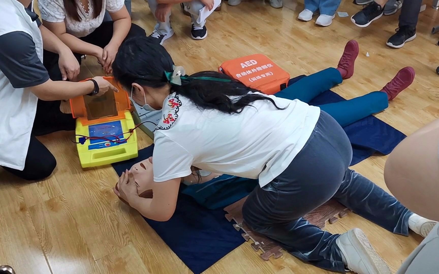 CPR（心肺复苏）+AED（自动除颤仪）_哔哩哔哩_bilibili