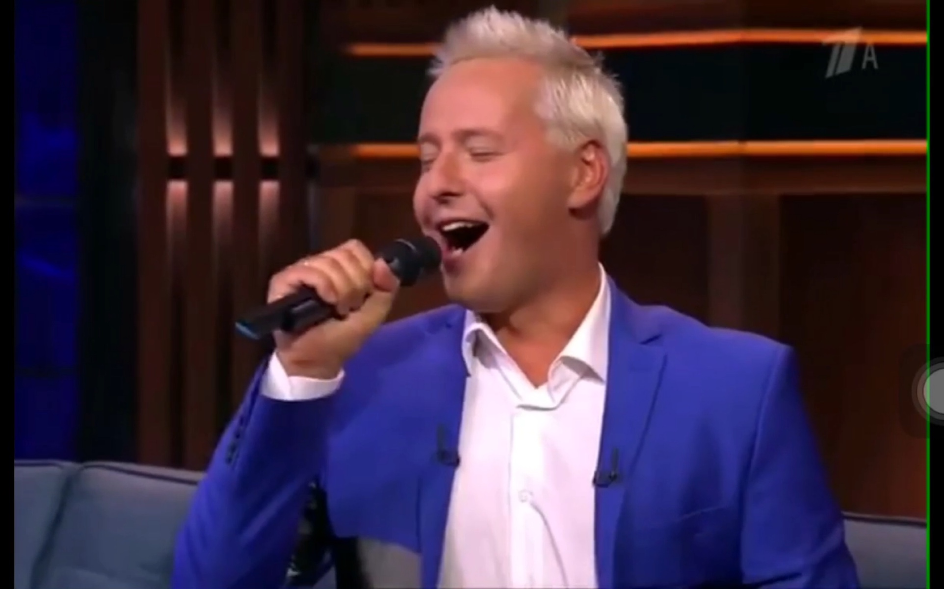 【Vitas】爆笑整蛊！维塔斯吸入神秘气体变声卡通音，唱成名作《歌剧2》_哔哩哔哩_bilibili