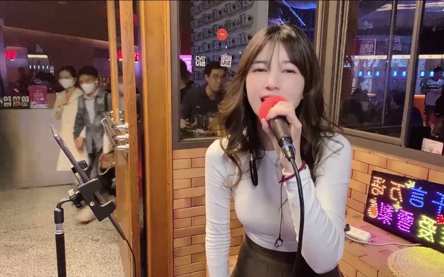 雪梨小姐姐（雪梨阿雪梨）翻唱S.H.E.《恋人未满》这也是一首难度很高的歌曲 发挥很棒！-papaspaA-papaspaA-哔哩哔哩视频