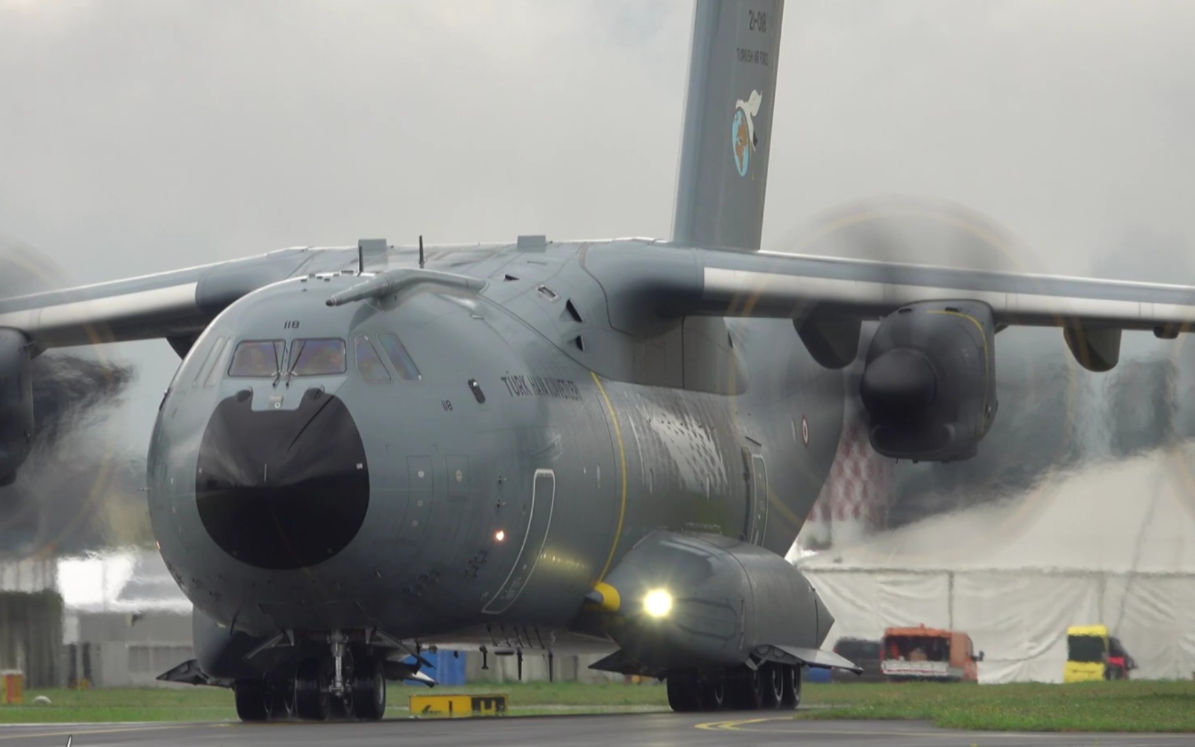 空客A400M土耳其空21-0118抵达Airpower2022航展_哔哩哔哩_bilibili