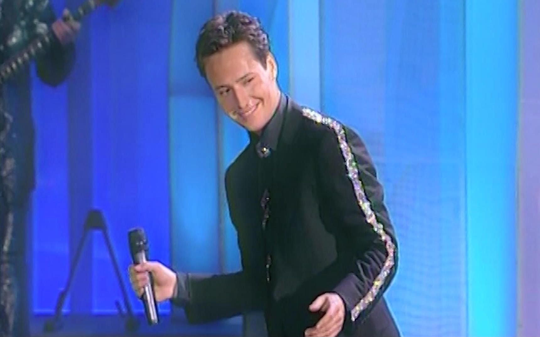 Vitas：这首无词歌让相爱的人们更加幸福，让单身的人找到爱情的感觉《歌剧Opera 献身于爱》 2007莫斯科回家演唱会 中文字幕 维塔斯_哔哩哔哩_bilibili