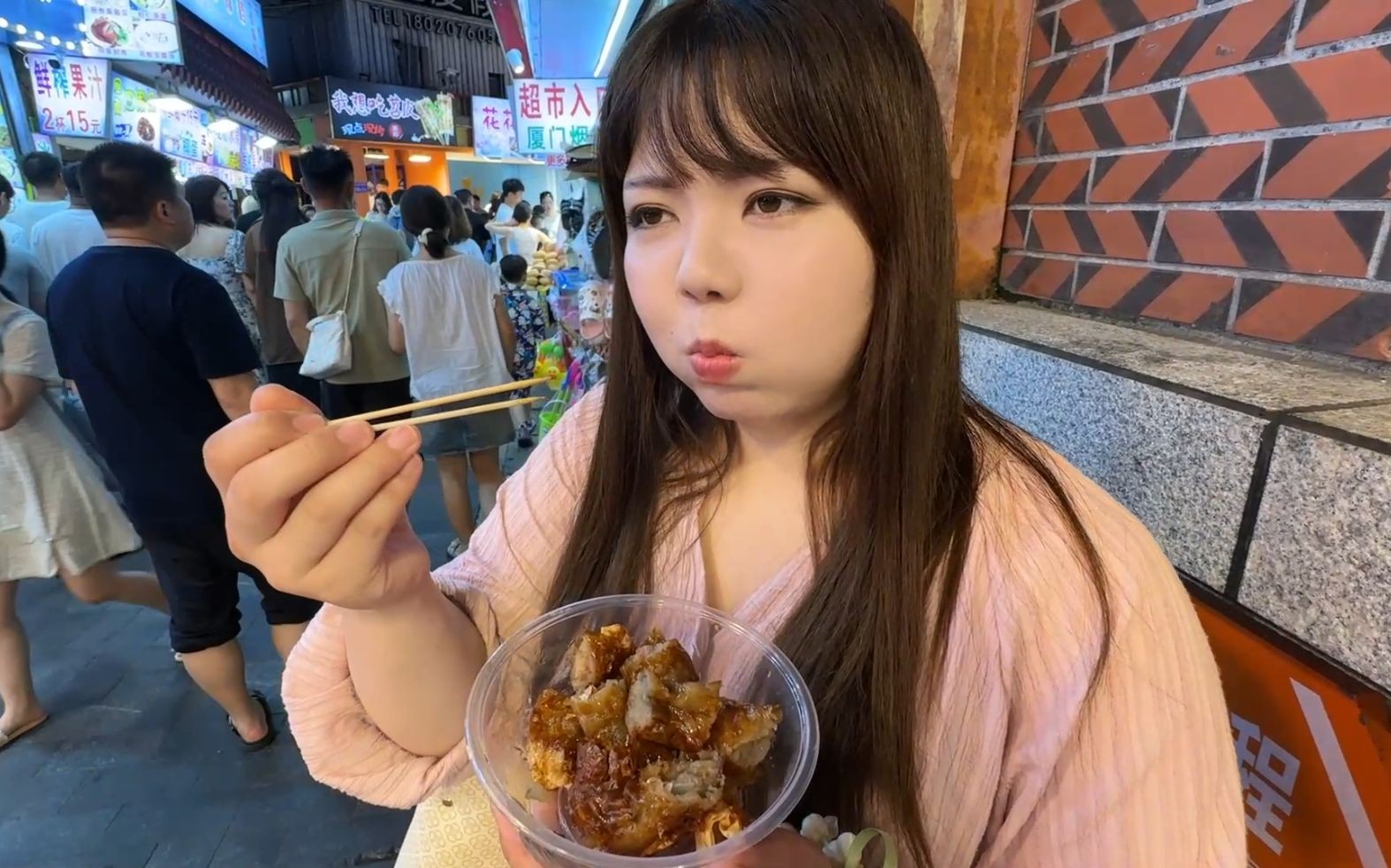 为了工作阿雅第一次去南方城市厦门,给她高兴坏了,下了飞机就迫不及待品尝一下当地的美食! 日本媳妇在山东农村 日本媳妇在山东农村 哔哩哔哩视频