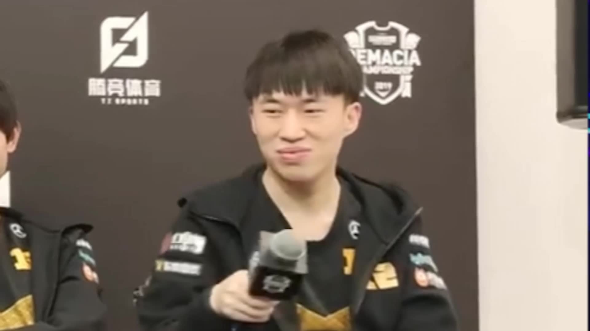 选手靠谱时刻-Xiaohu：我和Scout约定好一起混，但是..._哔哩哔哩_bilibili