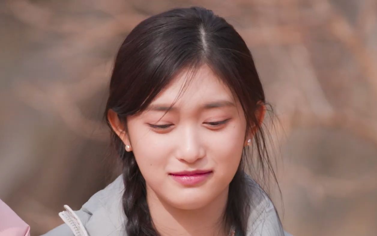 李瑞像极了被亲戚教育的我-张元英的抬头纹-张元英的抬头纹-哔哩哔哩视频