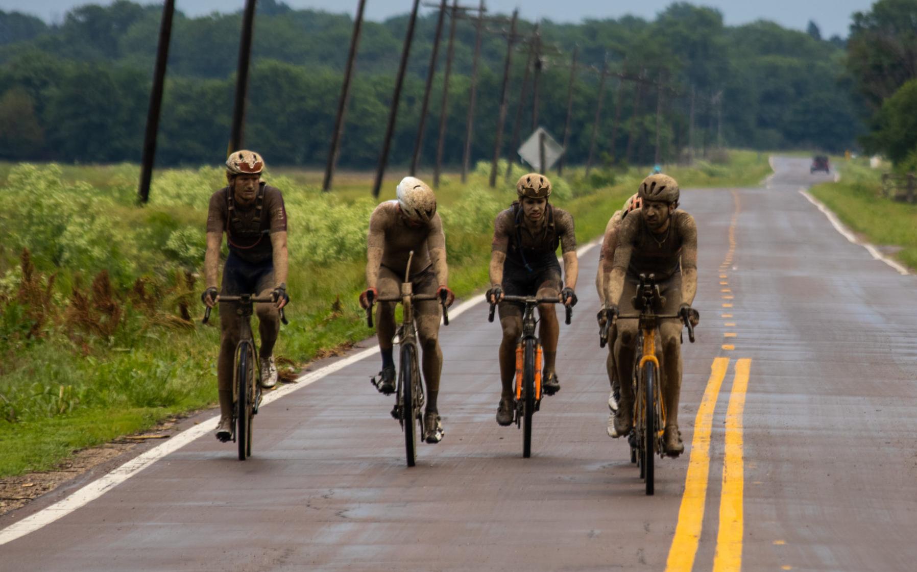 雨水、阳光、还有满身的泥巴，比巴黎鲁贝更艰苦的骑行挑战，走进Gravel Bike/砾石骑行的顶级赛事2022 Unbound_哔哩哔哩_bilibili