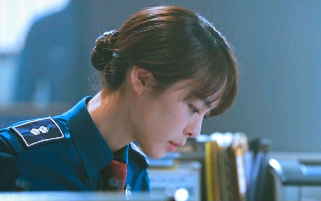 李荷娜0923生日快乐/世界上最可爱的公务员/今年没有姜劝酒陪我了但还是会经常想念/新剧三姐弟要勇敢也请多多关注_哔哩哔哩_bilibili