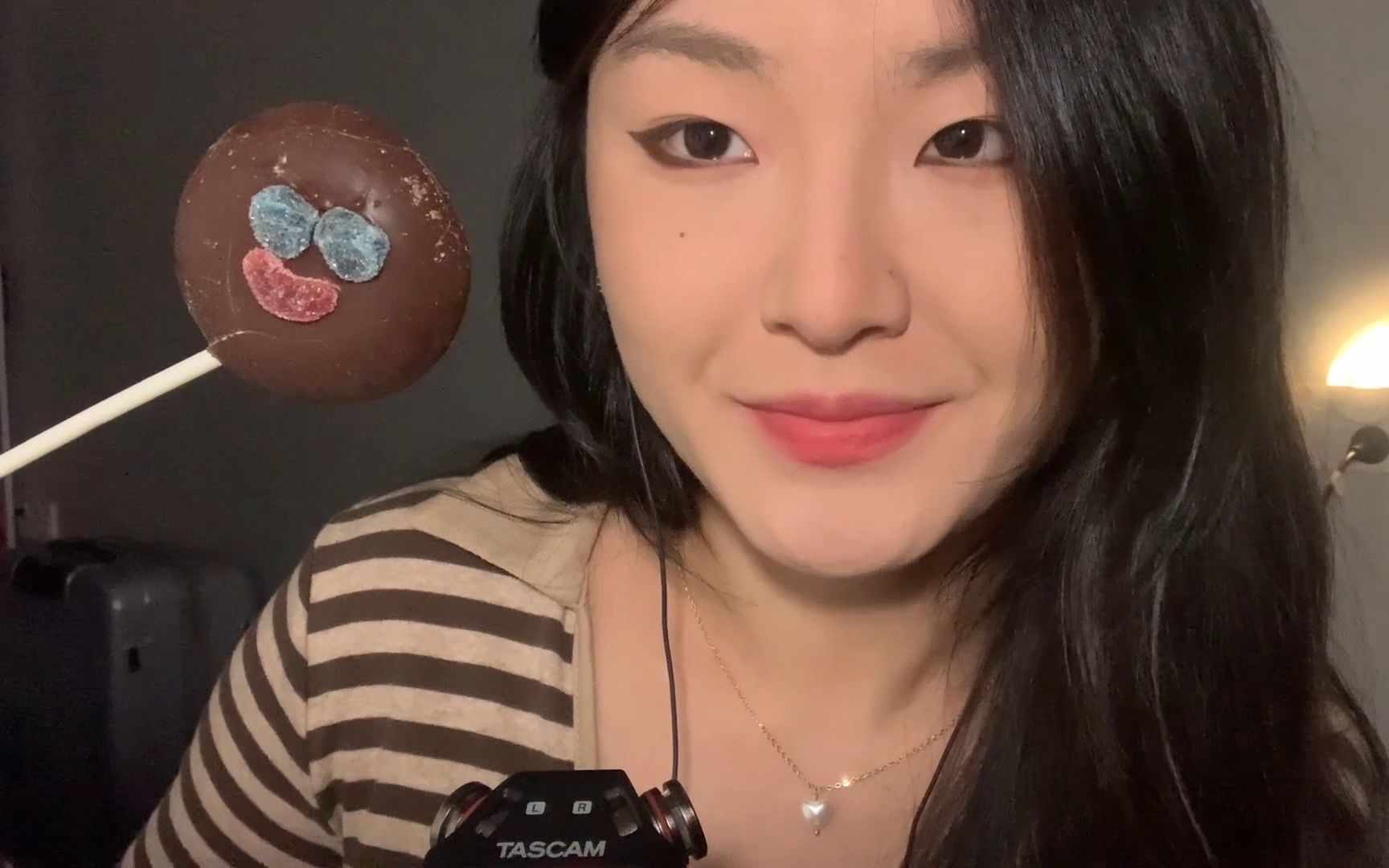 【tuki助眠】吃黏糊的巧克力棉花糖和软糖的声音-tuki助眠-tuki助眠-哔哩哔哩视频