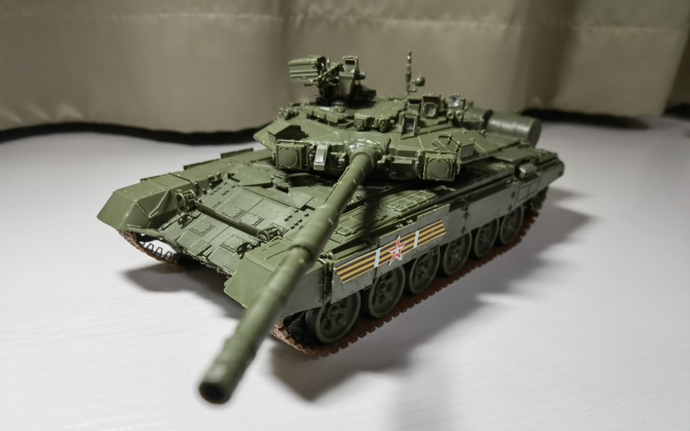 【模型展示】俄罗斯T-90A主战坦克1/35素装全内构模型_哔哩哔哩_bilibili