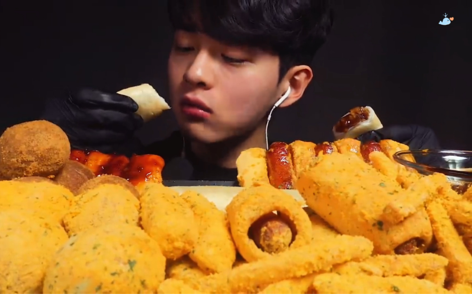 【只有吃和咽】Chansori （考古）BHC芝士球 年糕 香肠 薯条 咀嚼加速超满足！-微甜的鱼-微甜的鱼-哔哩哔哩视频