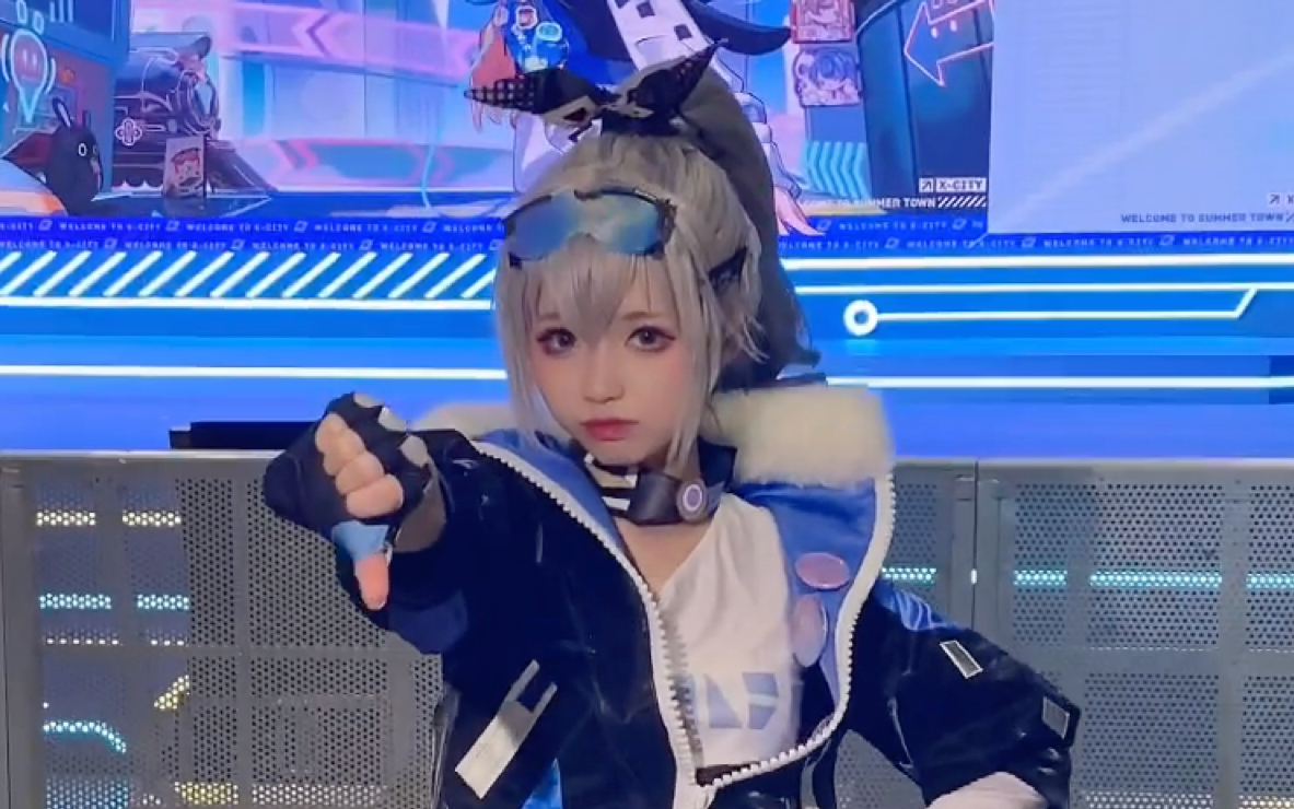 hanser:我在漫展真cos了银狼？？？？