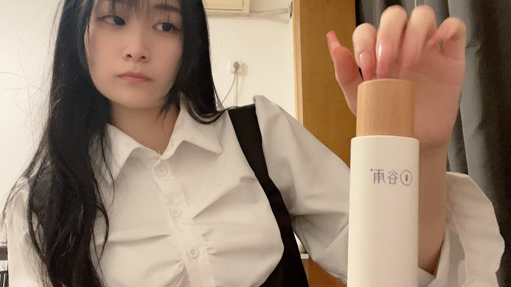 小姐姐露脸无人声助眠今天来晚了，也算日更吧，这个美颜特效总是动下次不用了 涵涵酱睡不醒 涵涵酱睡不醒 哔哩哔哩视频 7720
