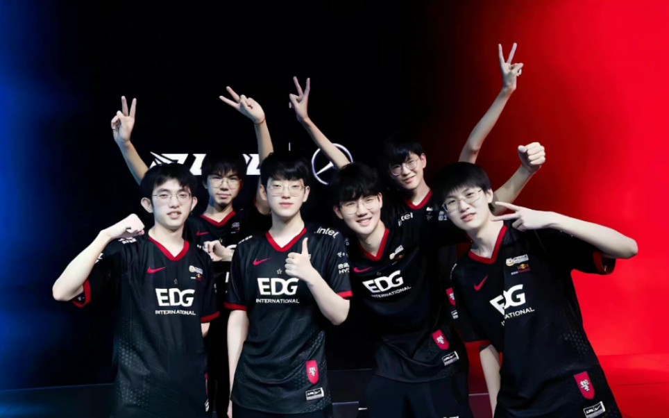 EDG从lpl到kpl的骑士礼宿命感｜小鸡毛太会整活了｜恭喜EDGM｜EDG加油_英雄联盟