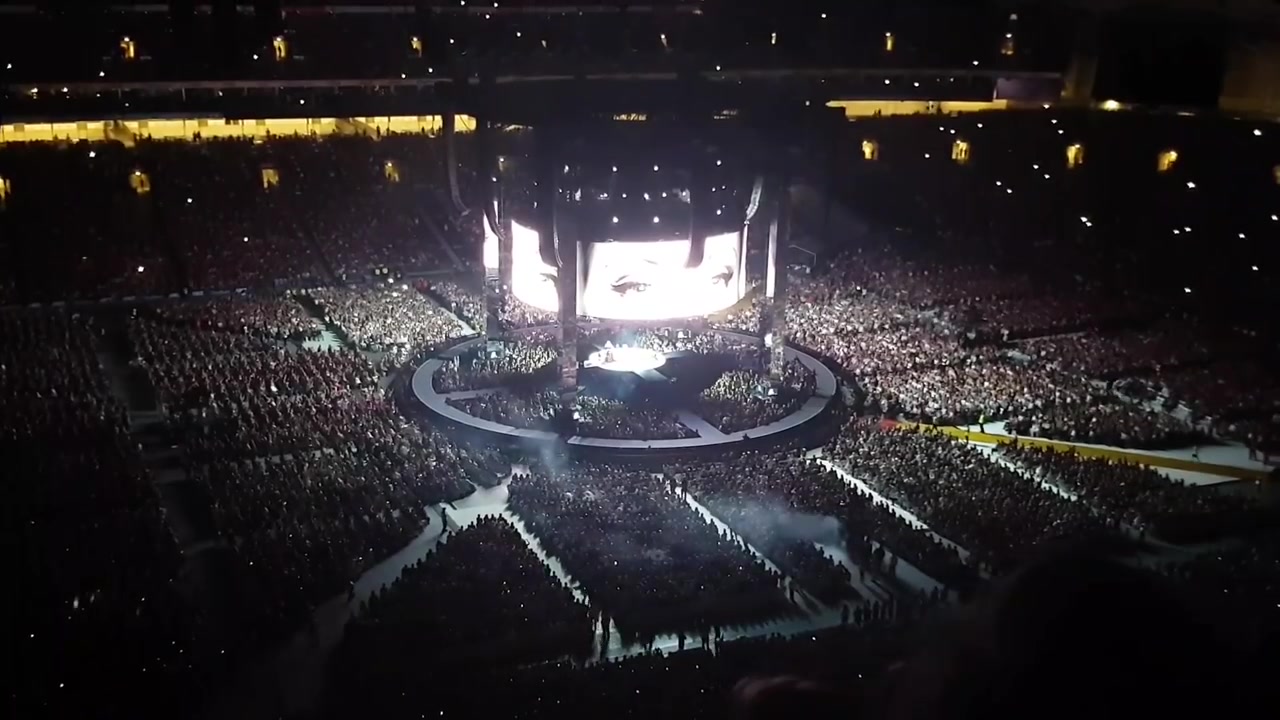 【Adele】悉尼演唱会开场演唱《hello》全场合唱超震撼 !（高清饭拍）_哔哩哔哩_bilibili