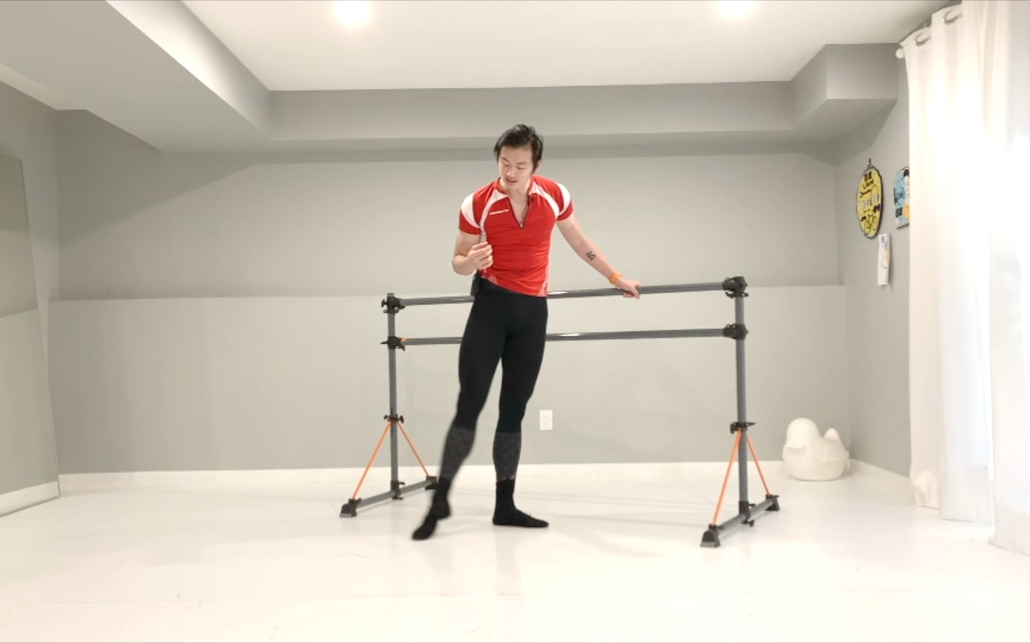 2022首席Liang芭蕾：RAD英皇Battement Glissé最详细“使用指南”---我们的「小小」踢腿到底怎么做_哔哩哔哩_bilibili