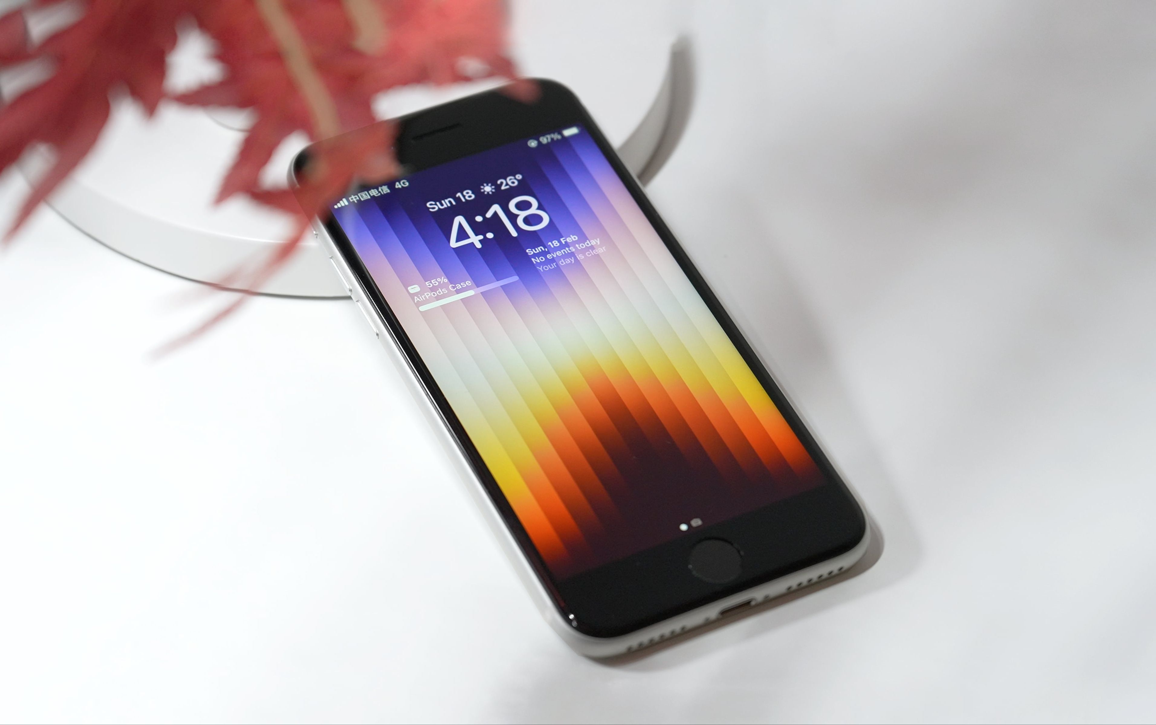 「黑貓」iPhone SE 2 评测：我心里最好看的 iPhone 之一-黑貓的野望-黑貓的野望-哔哩哔哩视频