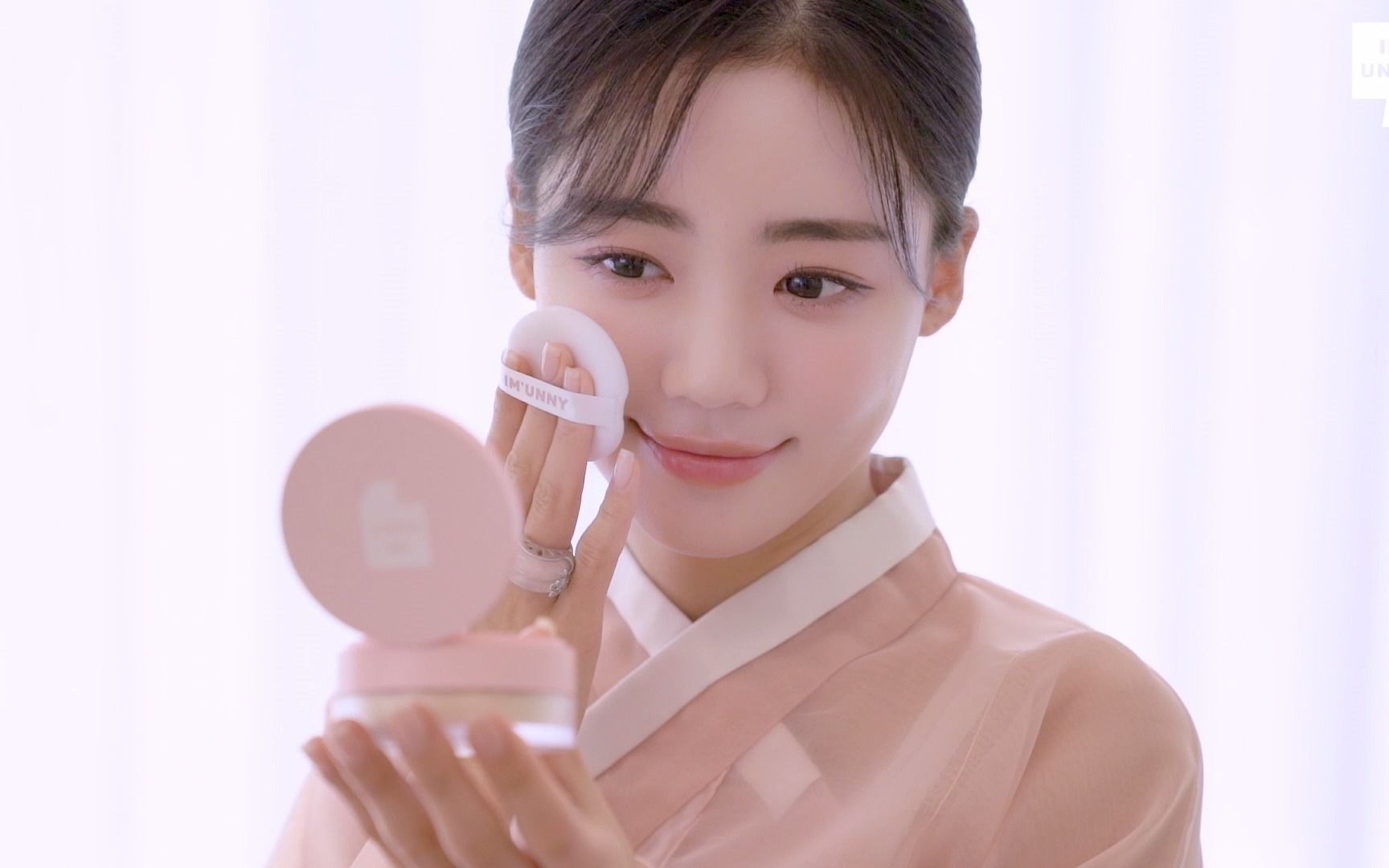 韩国UNNY CLUB正式将全线品牌更名为“IM UNNY”_哔哩哔哩_bilibili