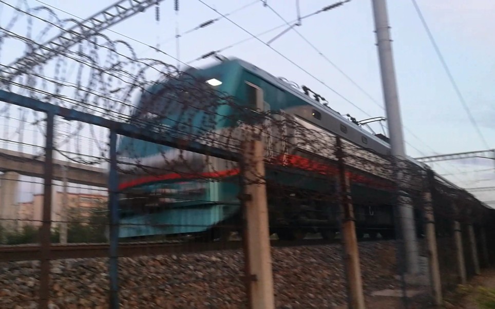 SS9-0016牵引2061次列车通过。_哔哩哔哩_bilibili