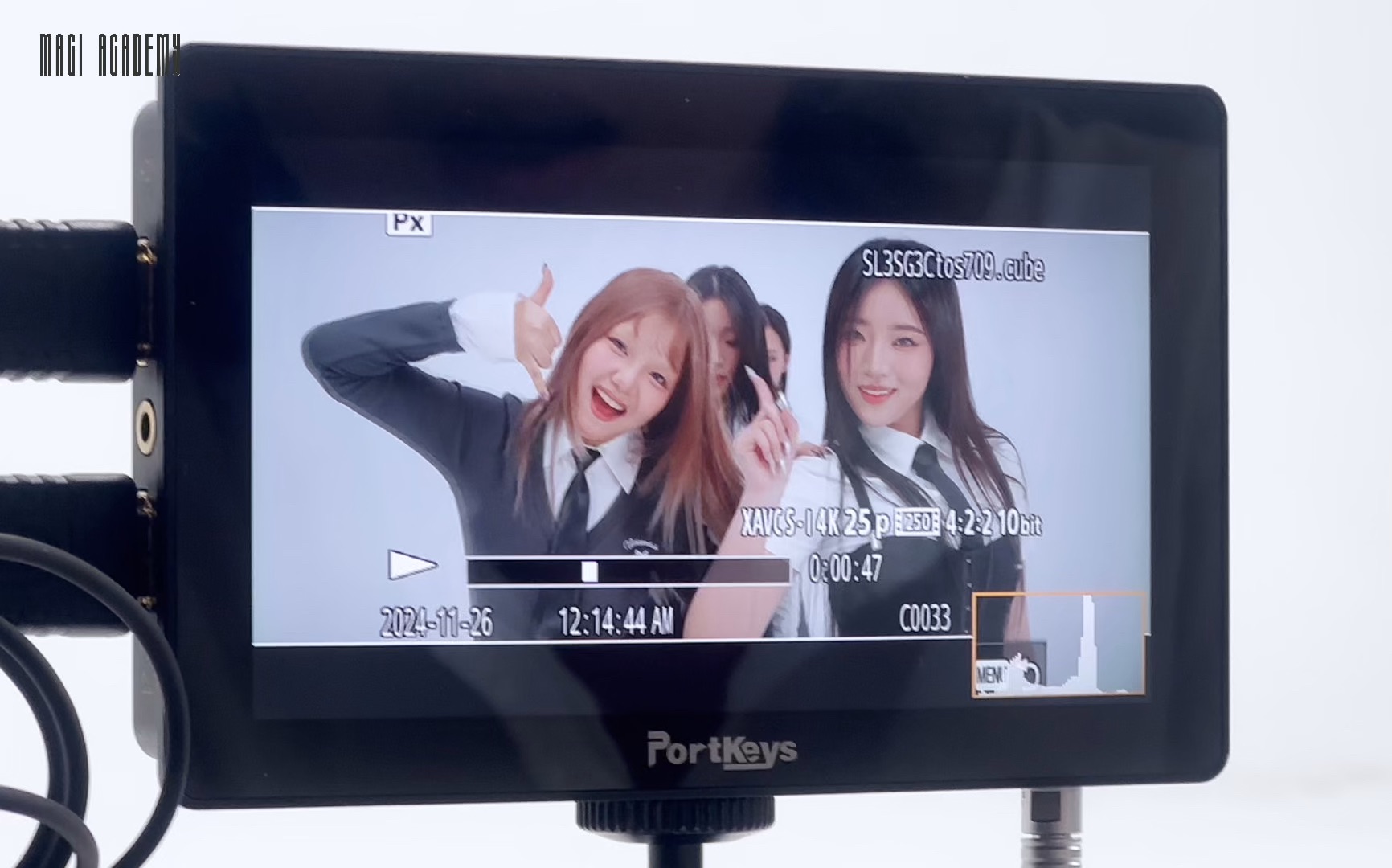 大学生女团的MV怎么拍？MAGI女团新歌AAA MV拍摄幕后公开-MAGI_Official-MAGI_Official-哔哩哔哩视频