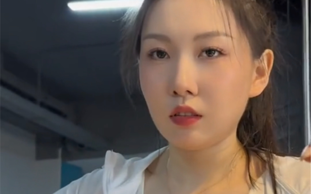 不好意思，没忍住 #东北女友-金淼淼呀-金淼淼呀-哔哩哔哩视频