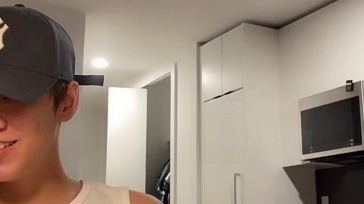 【余景天Tony】一个来自凌晨两点的视频|230905微博直播-FM821余景天频道-FM821余景天频道-哔哩哔哩视频