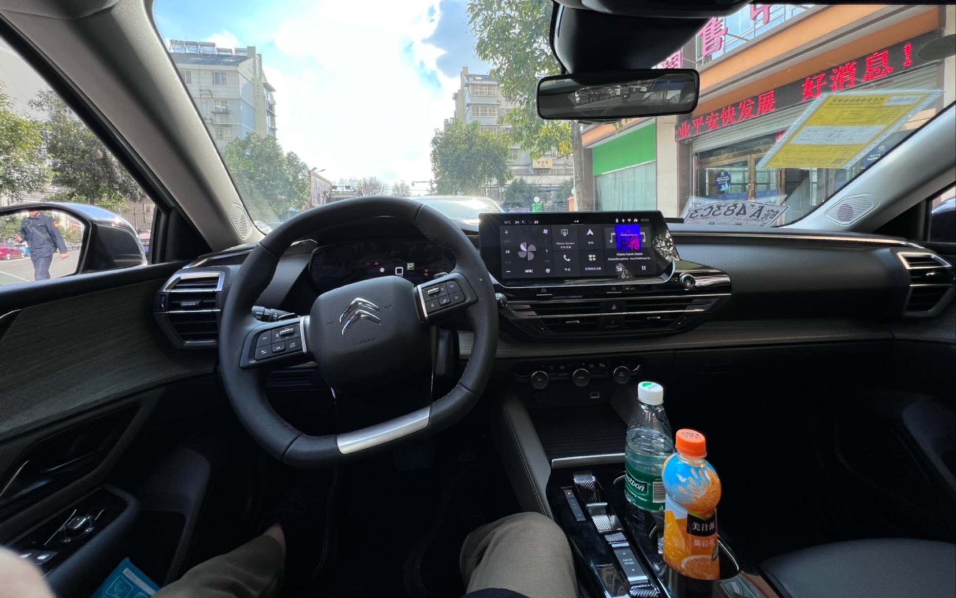 凡尔赛C5x提车3天——慢慢发现解锁一些功能（迎宾功能及车内介绍）_哔哩哔哩_bilibili