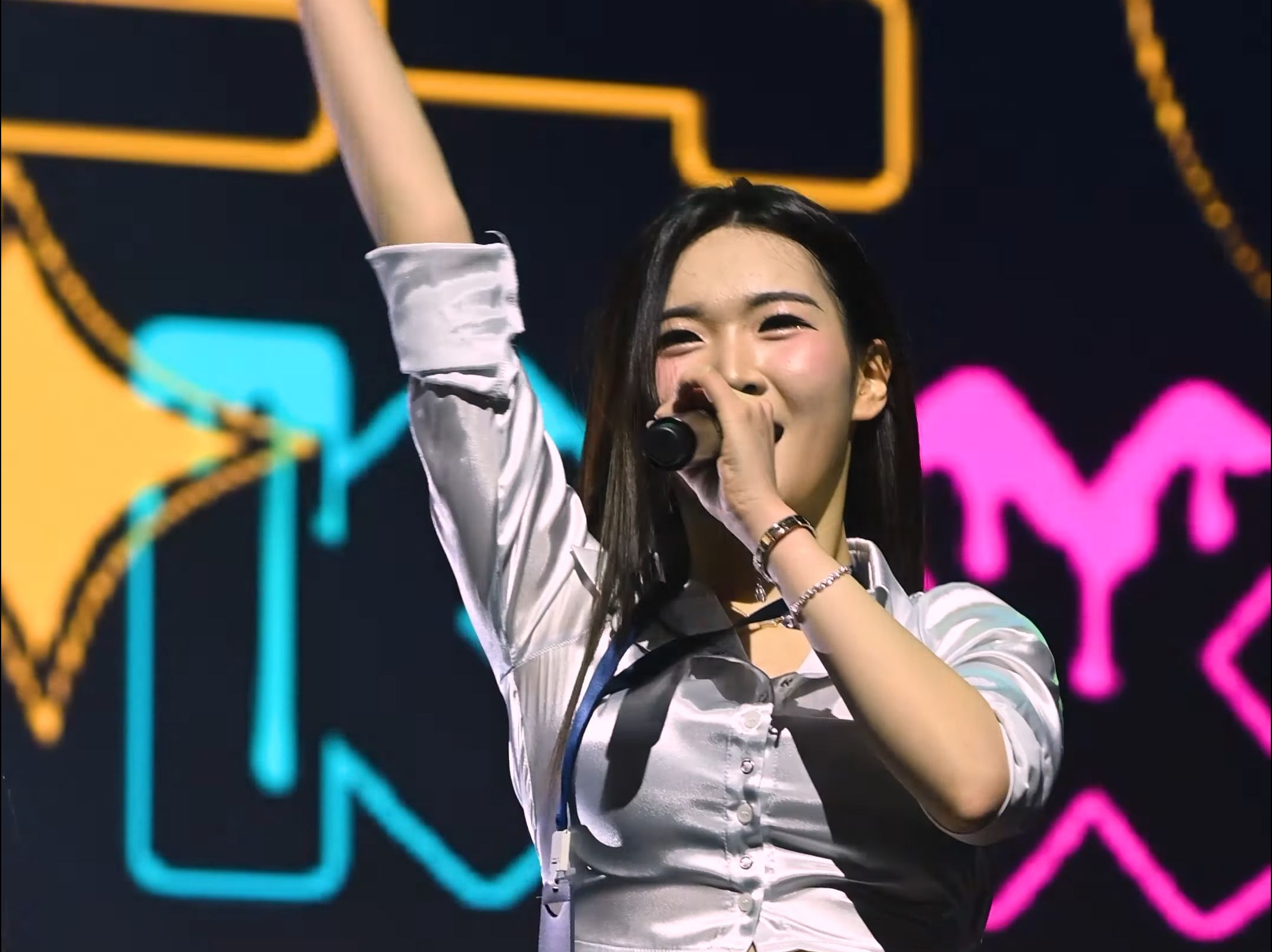 231210饭拍 Girl Crush - HandClap-bilibili(B站)无水印视频解析——6li6在线工具箱