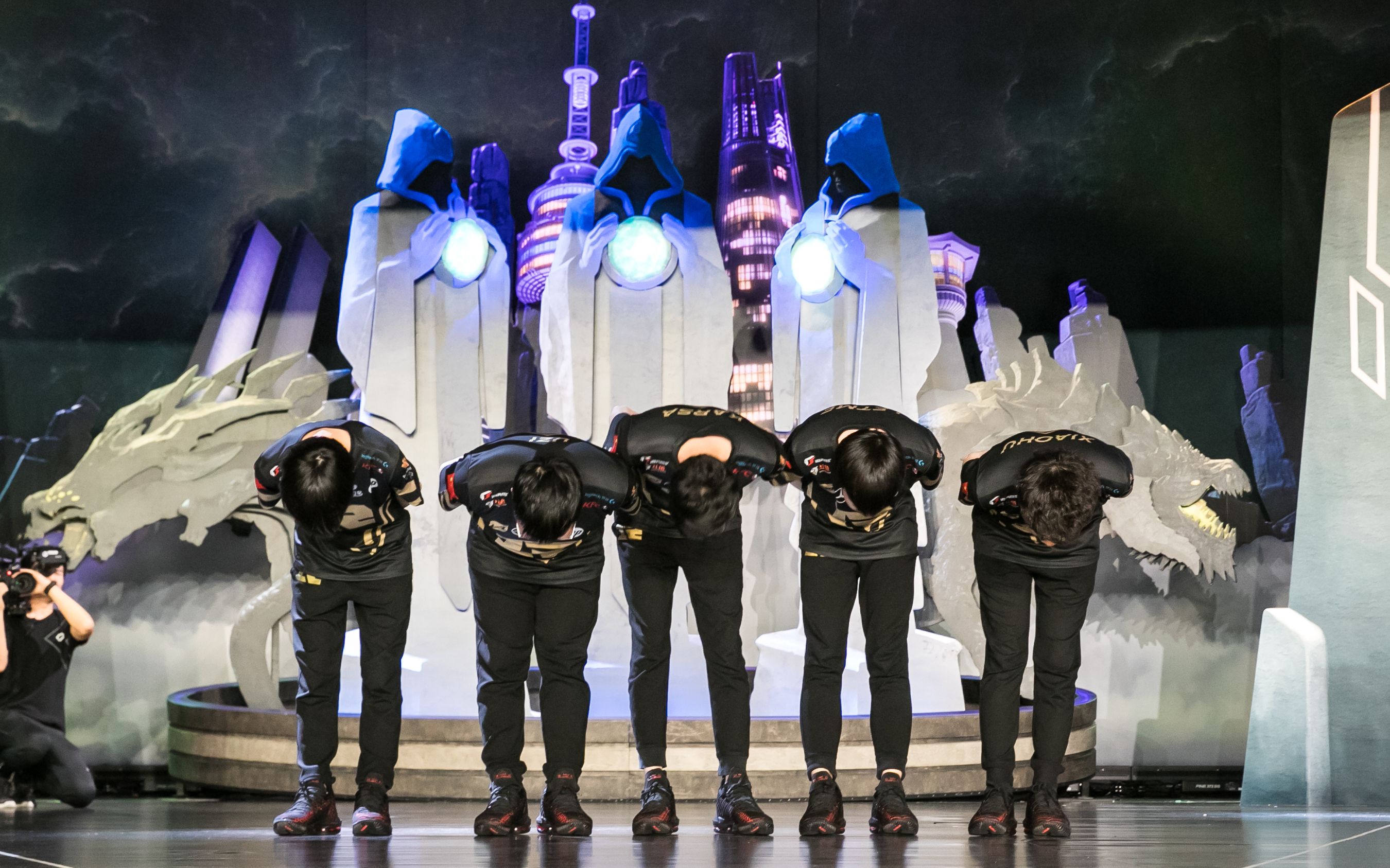 【RNG】2018全球总决赛官方纪录片RNGcut_哔哩哔哩_bilibili