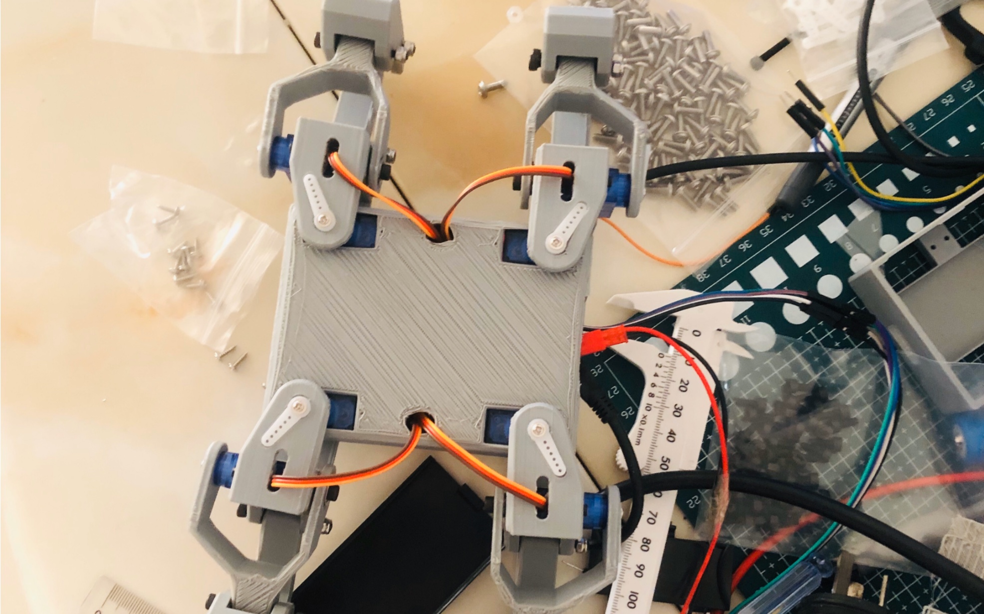 Arduino Nanops2无线手柄8个sg90舵机四足机器人kame哔哩哔哩bilibili