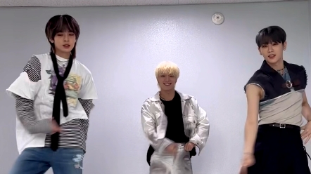 230507 SEVENTEEN 李灿DINO 阳光超级耀眼 零站-SEVENTEEN_ZER0站-SEVENTEEN_ZER0站-哔哩哔哩视频