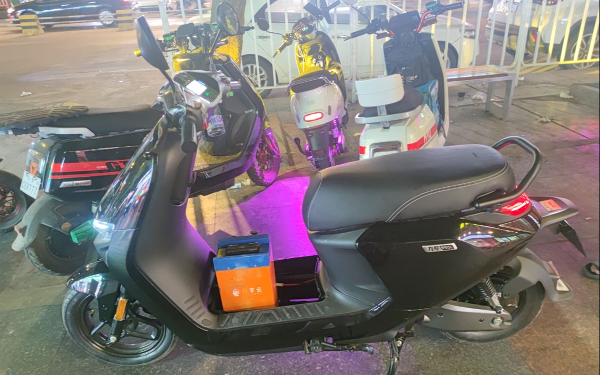 恭喜外卖小哥，成为尊贵的九号N90C车主，从此走上人生巅峰-阿亮兄弟-阿亮兄弟-哔哩哔哩视频