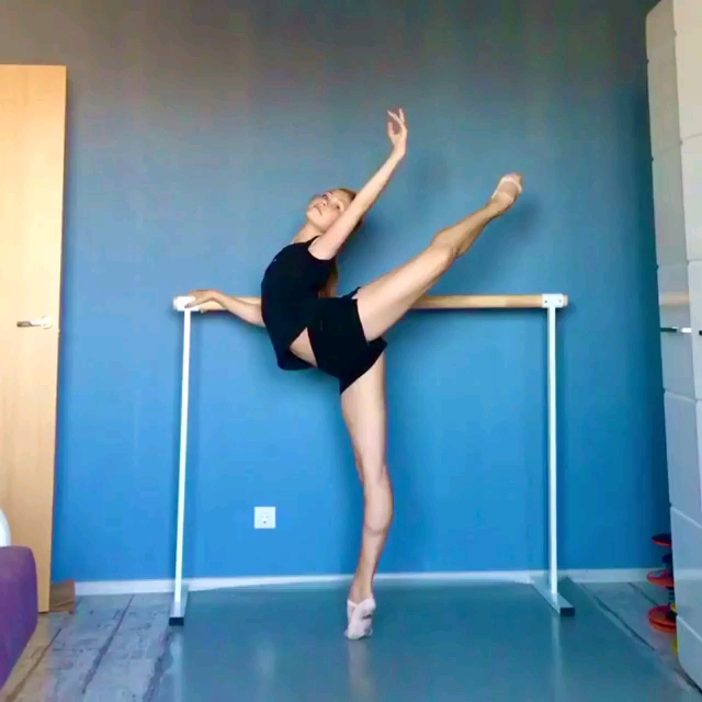 【芭蕾】yana Cherepanova Battement Developpeandbattement Tendu Jete 哔哩哔哩 ゜ ゜