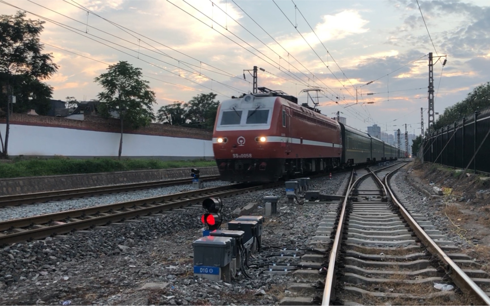 BSP25T的Z918次 拉萨-西安南列车通过西安西站 2021.6.28_哔哩哔哩_bilibili