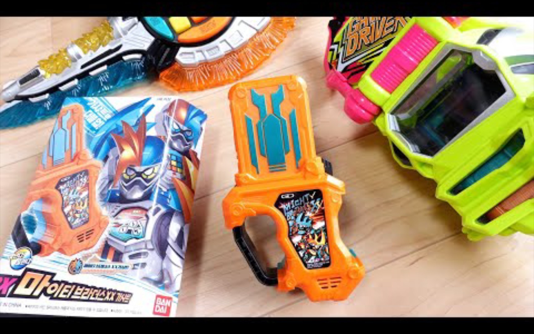 一輝兄は2号の魂を宿す者だった！DXゴールドスピノバイスタンプ レビュー！仮面ライダーリバイ ゴールドスピノゲノムに変身！ボルケーノも合体検証 ...