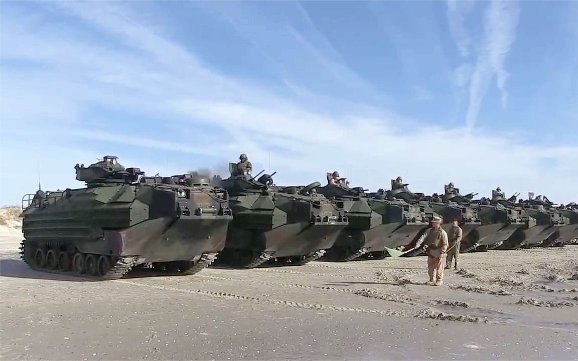 AAV7两栖战斗车-千图网