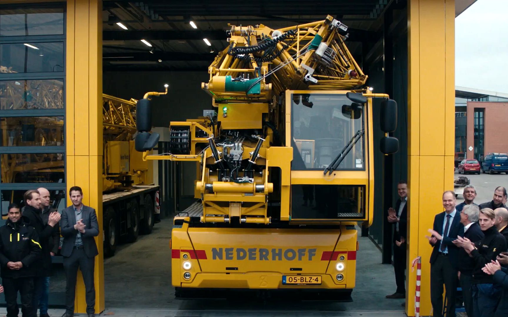 Spierings SK487-AT3 City Boy 移动塔吊起重机短片_哔哩哔哩_bilibili