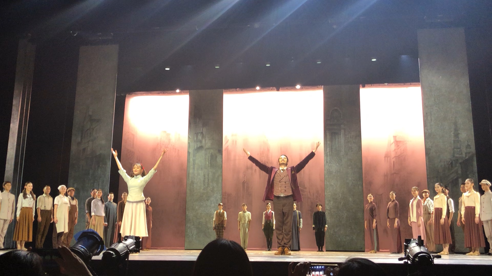 舞剧永不消逝的电波190512_哔哩哔哩 (゜-゜)つロ 干杯~-bilibili