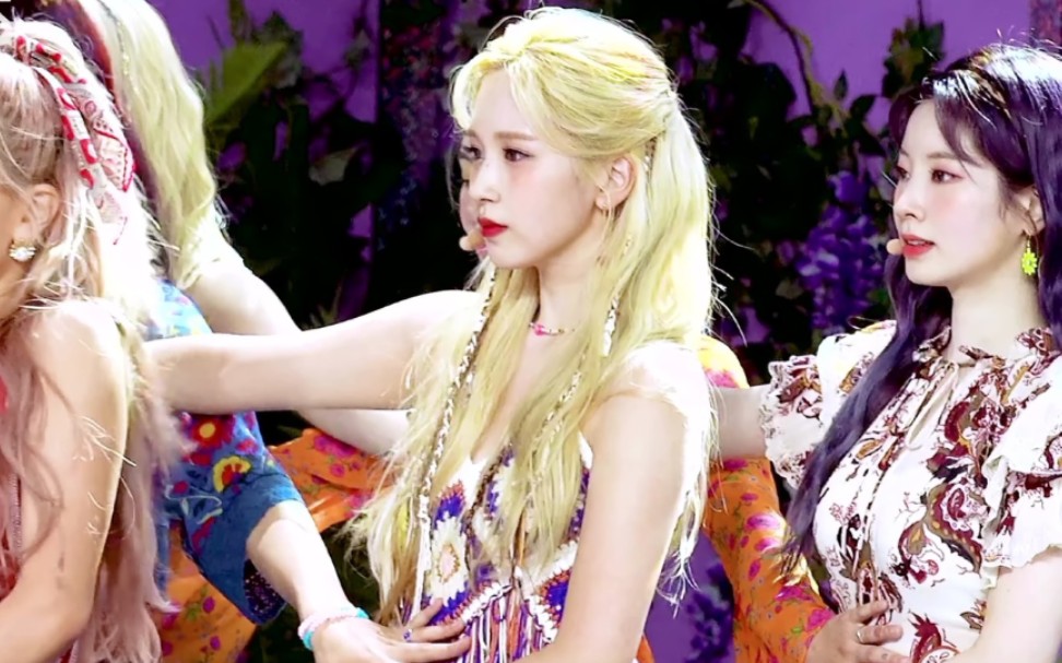 TWICE - MORE & MORE(200607 人气歌谣)_哔哩哔哩_bilibili