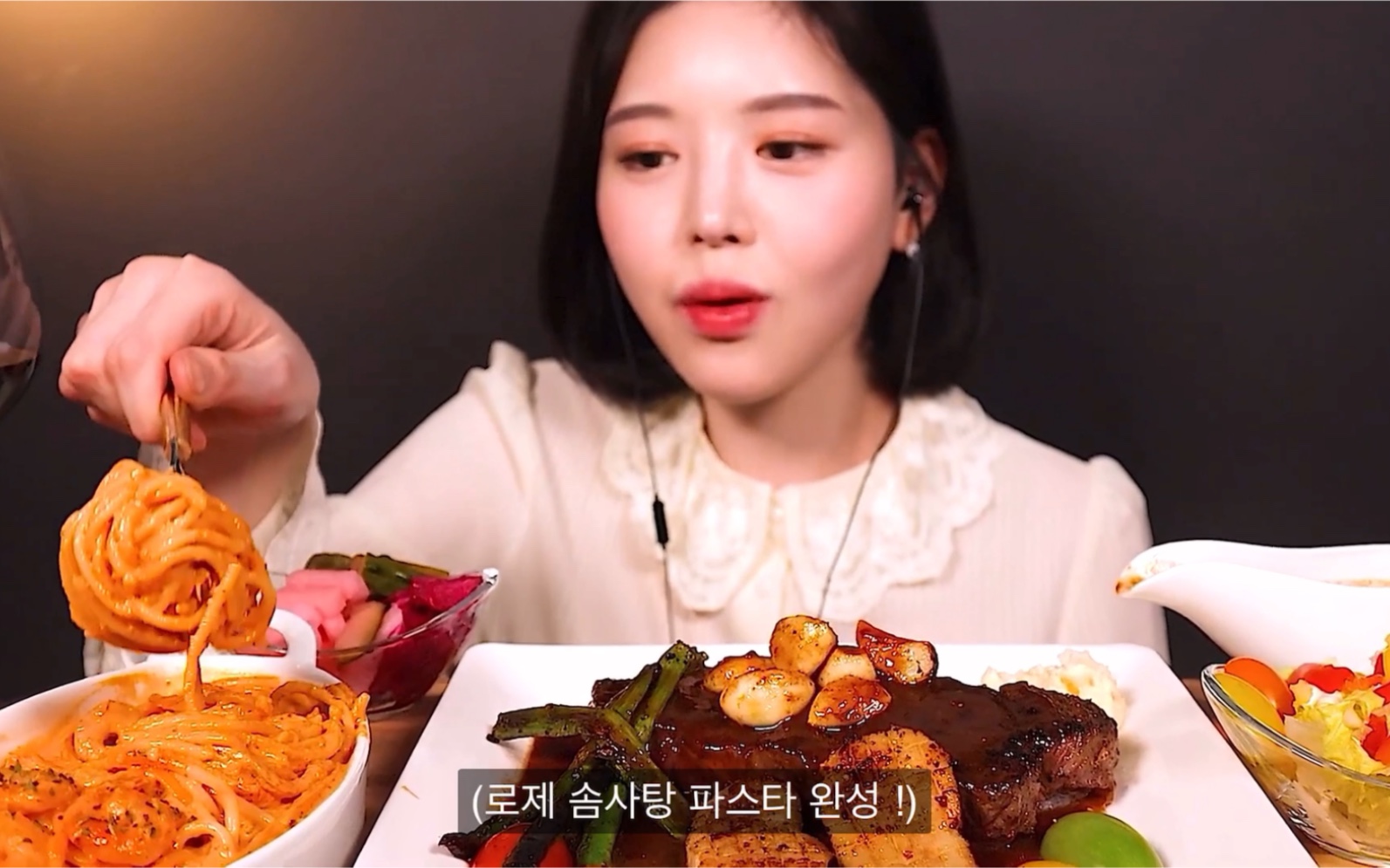 【12.30 /Eat with Boki】最新boki女士大口吃播，超可爱巨好看_哔哩哔哩_bilibili