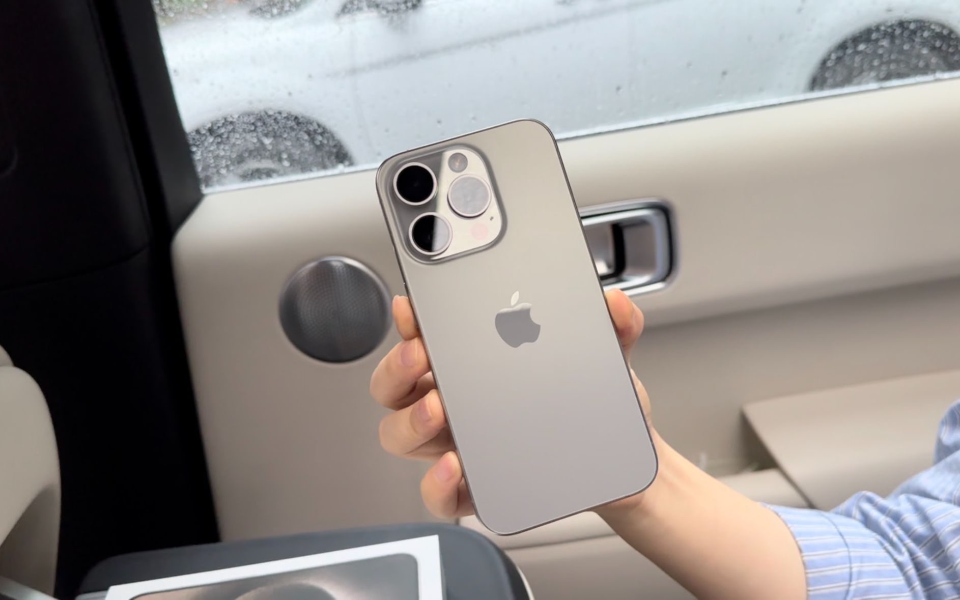 iPhone 15 Pro 1T 原色钛金属 沉浸式开箱！ - 视频下载 Video Downloader