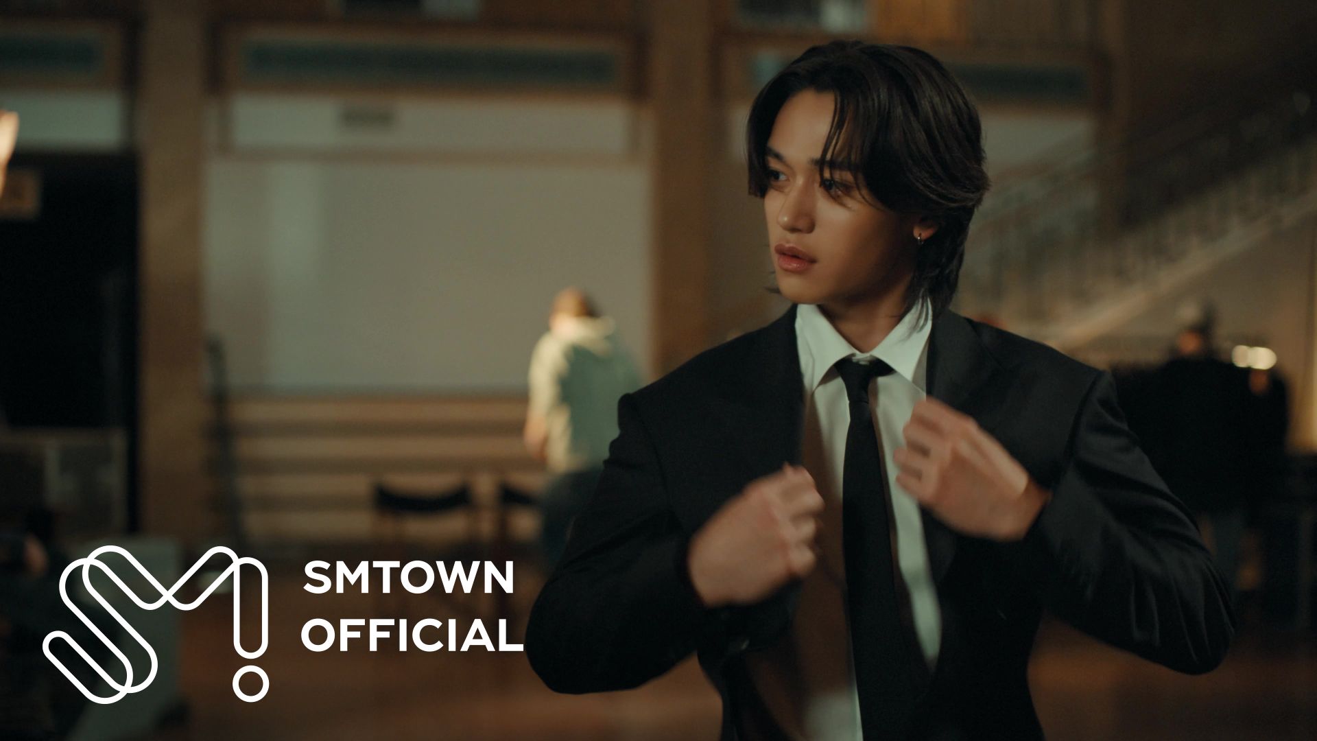LUCAS《Renegade》MV (Plan B)-SMTOWN-SMTOWN-哔哩哔哩视频