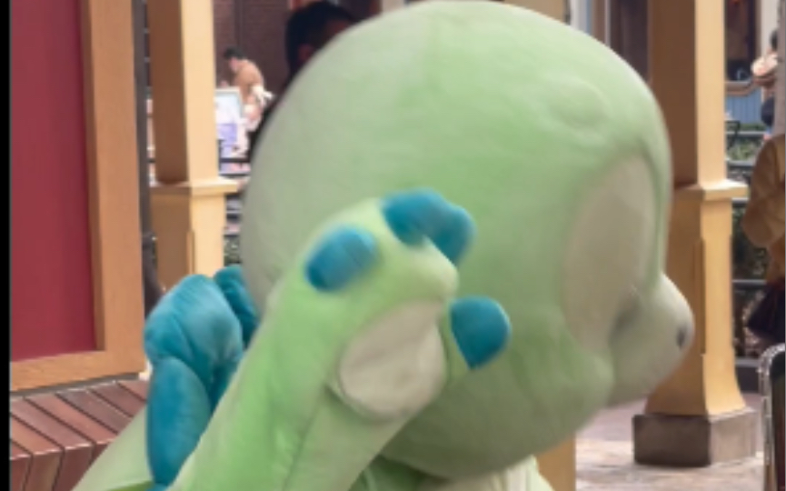 【奥乐米拉】olu：圣诞服太热了，脱掉扔掉