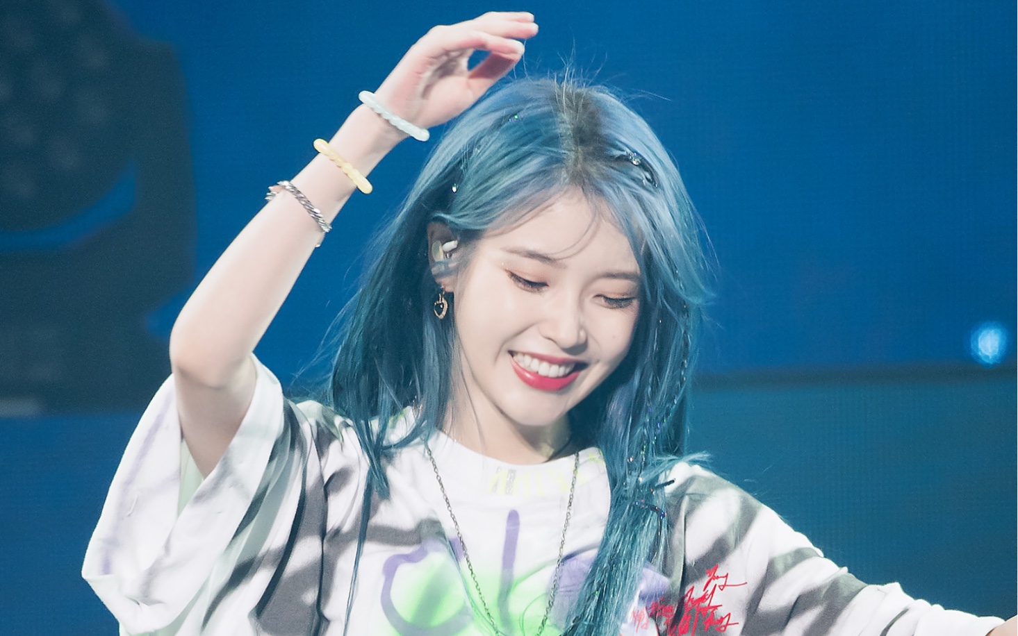 IU 191116 釜山演唱会 饭拍合集_哔哩哔哩 (゜-゜)つロ 干杯~-bilibili