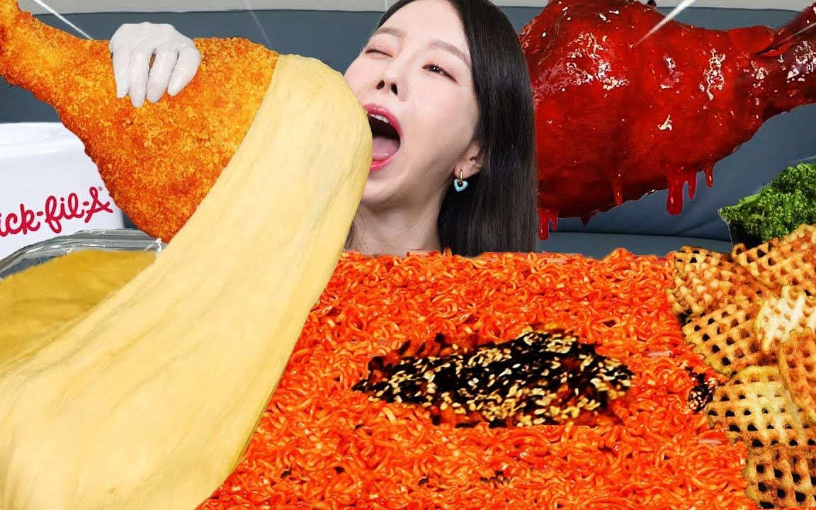 【Ssoyoung】惊人的巨型鸡腿肉和奶酪火锅 火鸡面 炸土豆片-咖喱棒눈-咖喱棒눈-哔哩哔哩视频