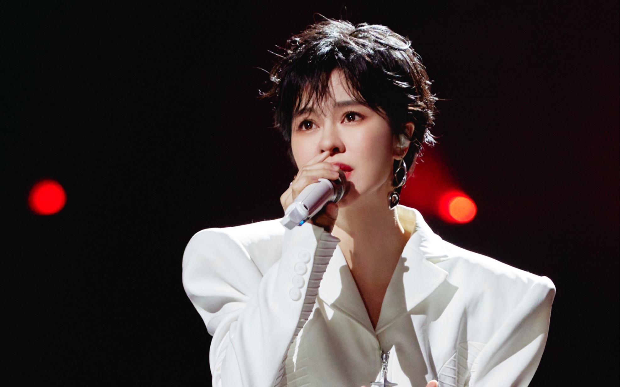 声生不息｜郁可唯《暗示》舞台-郁可唯Yisa-郁可唯Yisa-哔哩哔哩视频