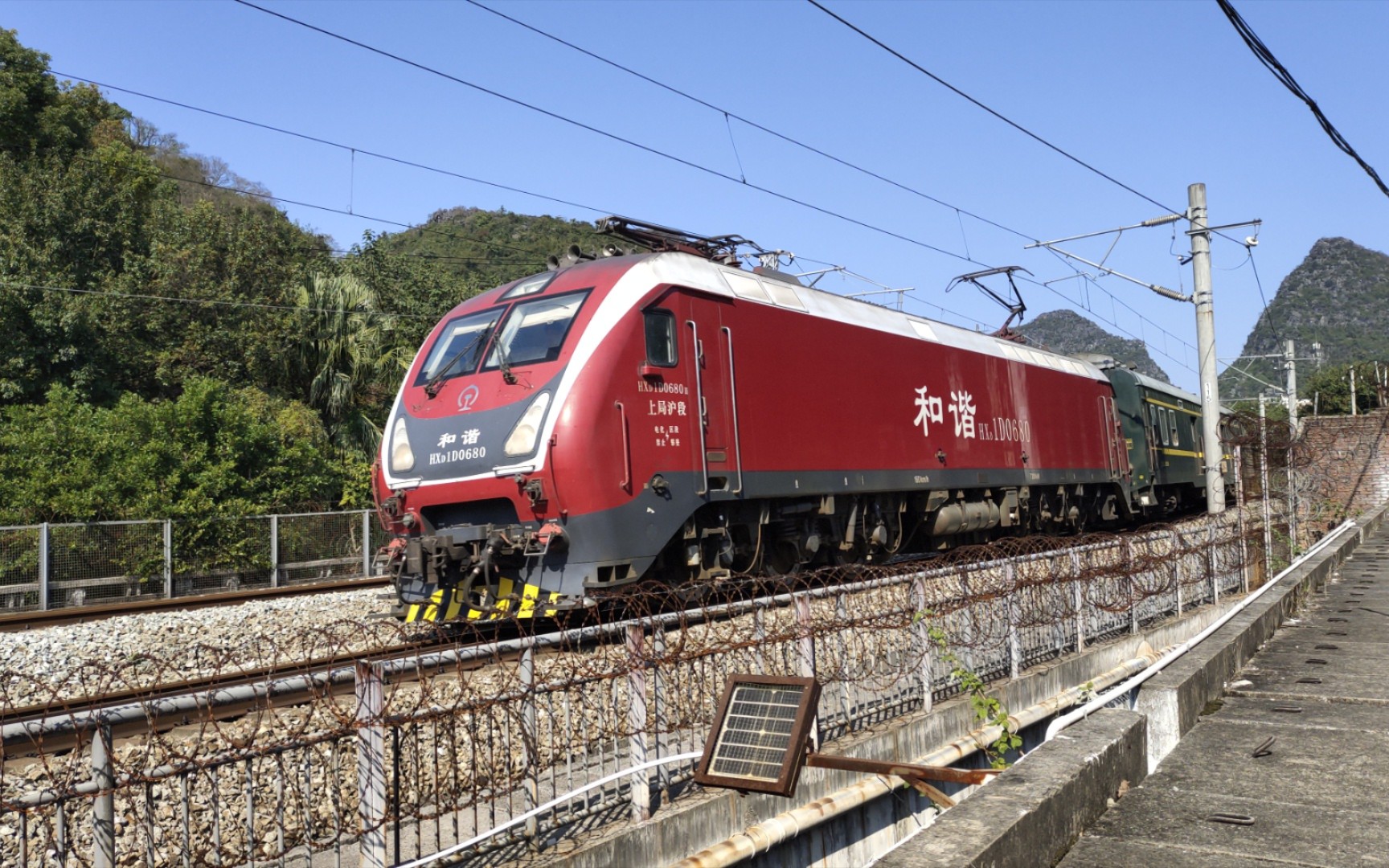 HXD1D-0680牵引T381通过_哔哩哔哩_bilibili