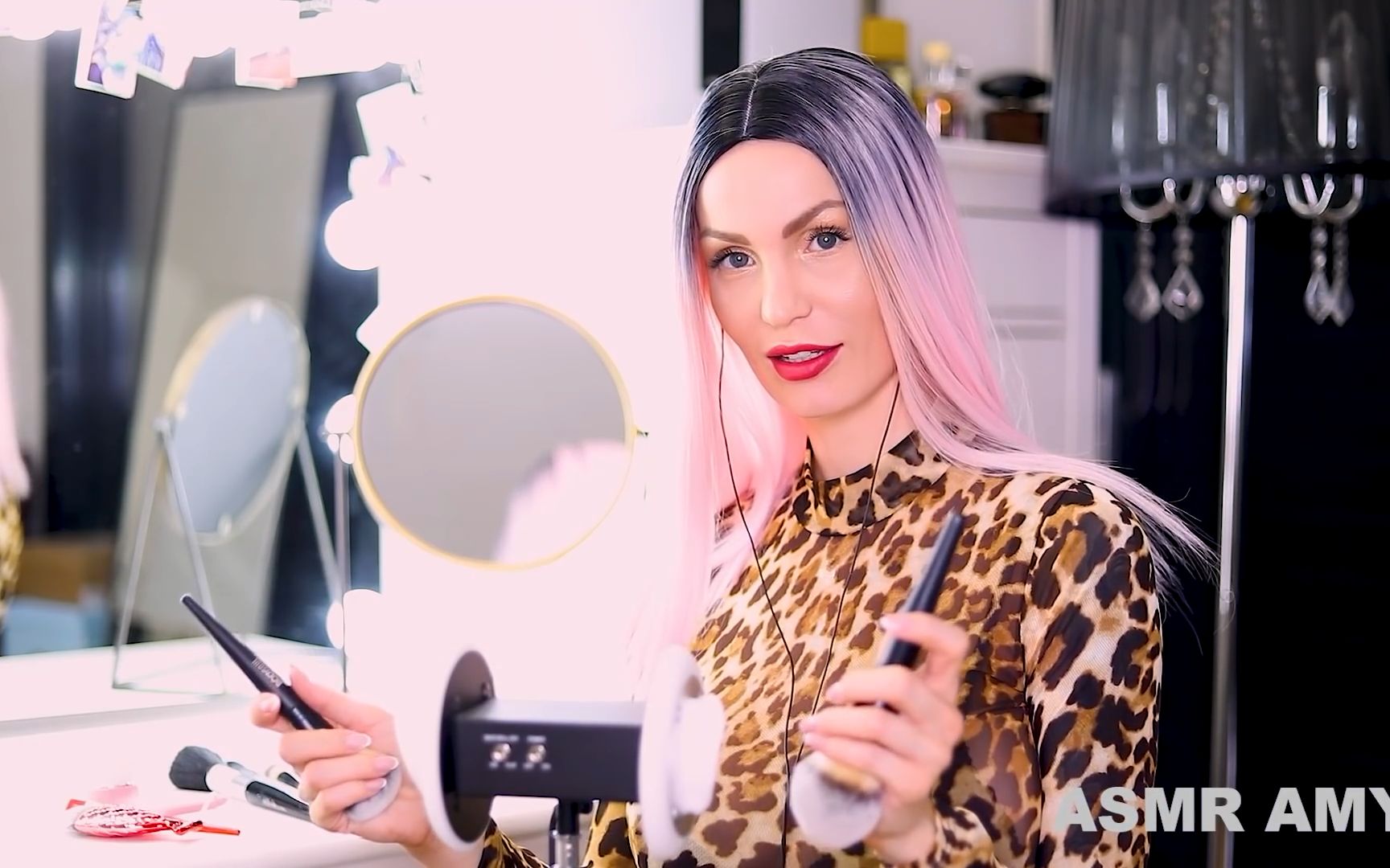 【Amy】【助眠】用化妆的小刷子刷呀刷😴😴轻柔的耳语-悟饭丨-悟饭丨-哔哩哔哩视频