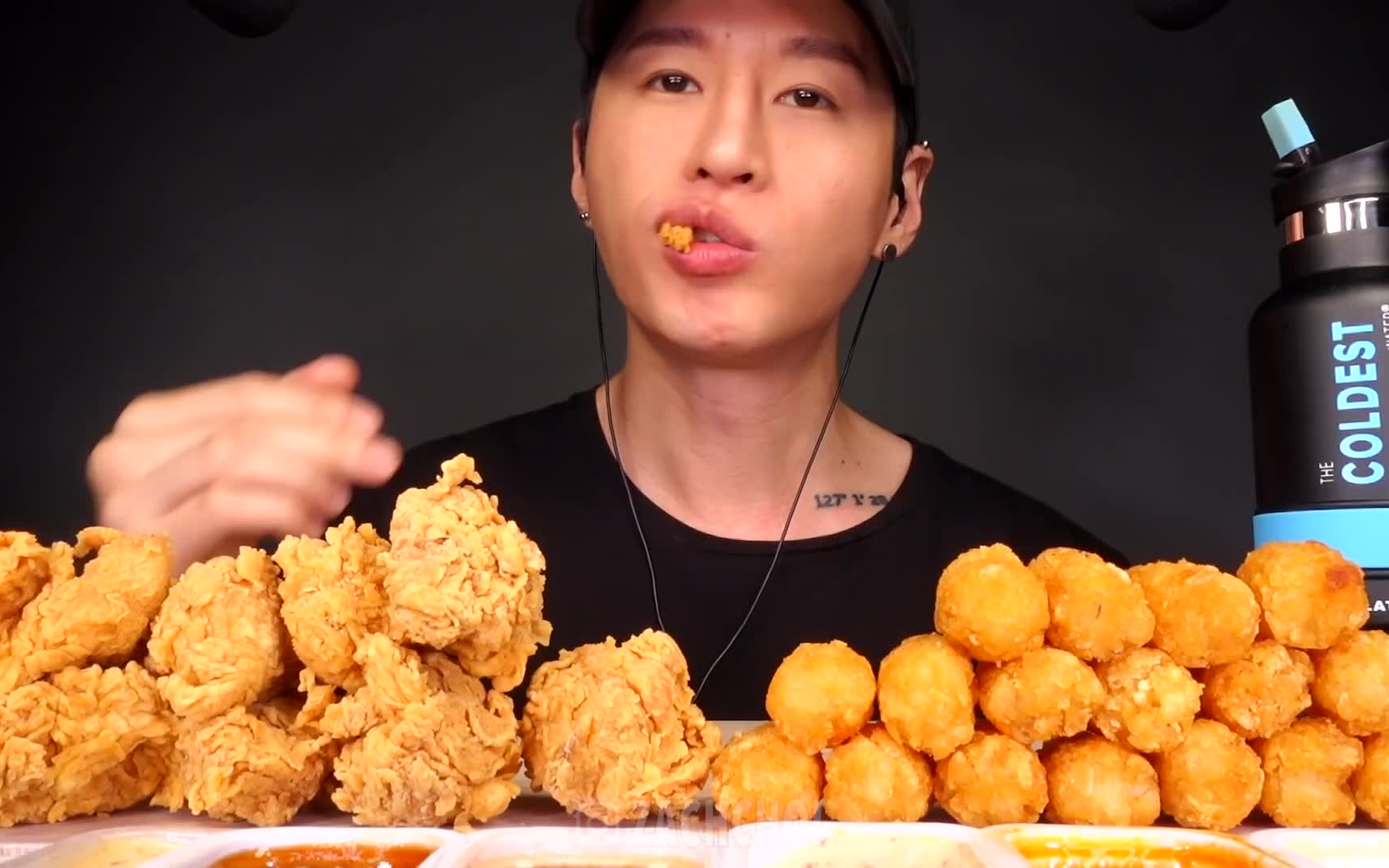 【Zach Choi】吃无骨炸鸡翅_哔哩哔哩_bilibili