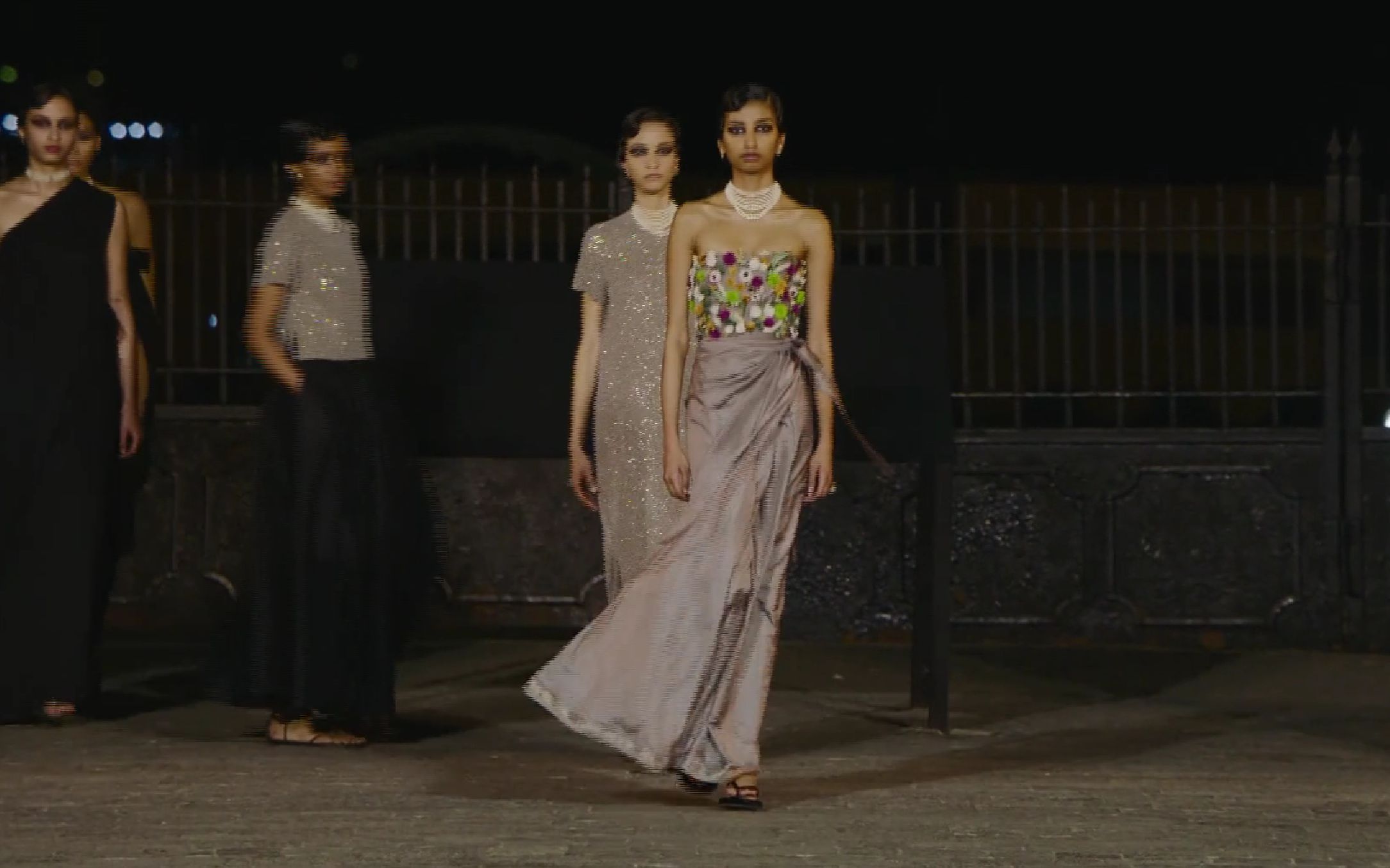 【JWSAM】DIOR 2023秋季女装系列 (印度孟买发布)-JWSAM-JWSAM-哔哩哔哩视频