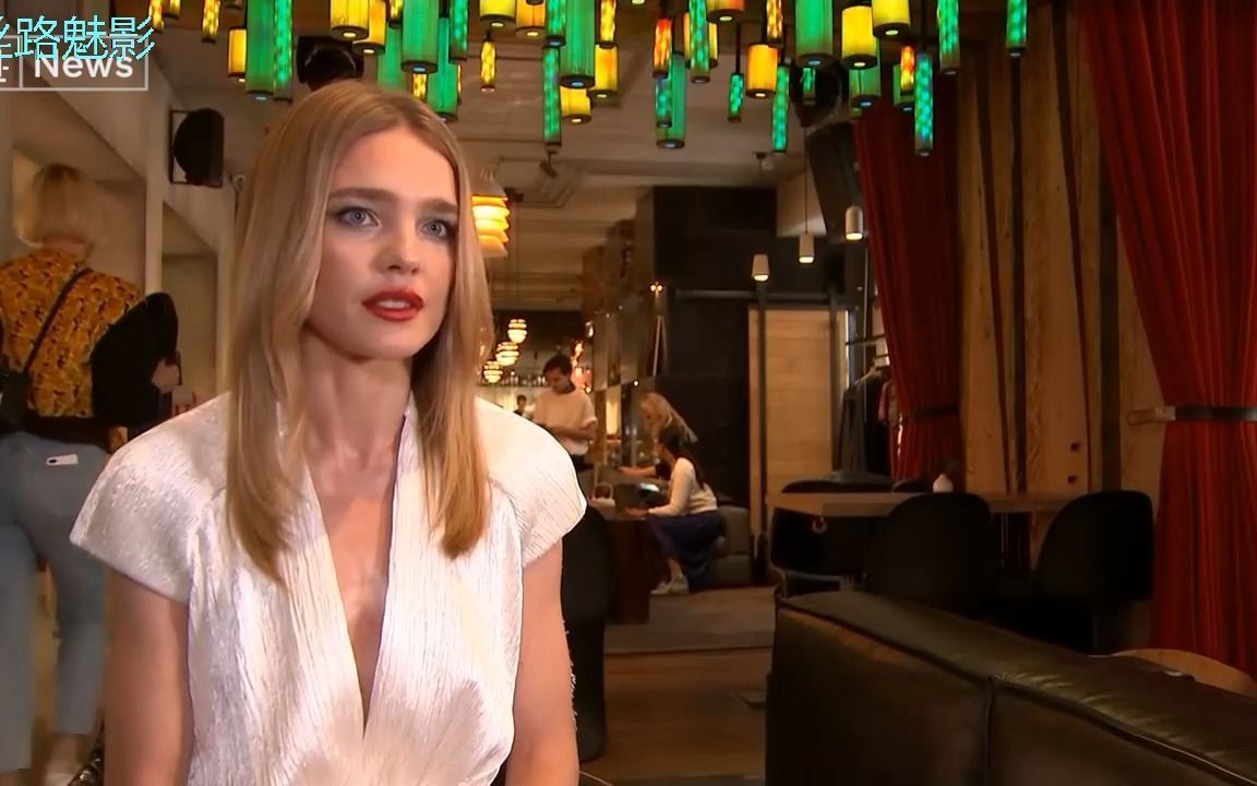 黛西•麦卡锡（Daisy McCarthy）参与世界杯场外连线录像_哔哩哔哩_bilibili