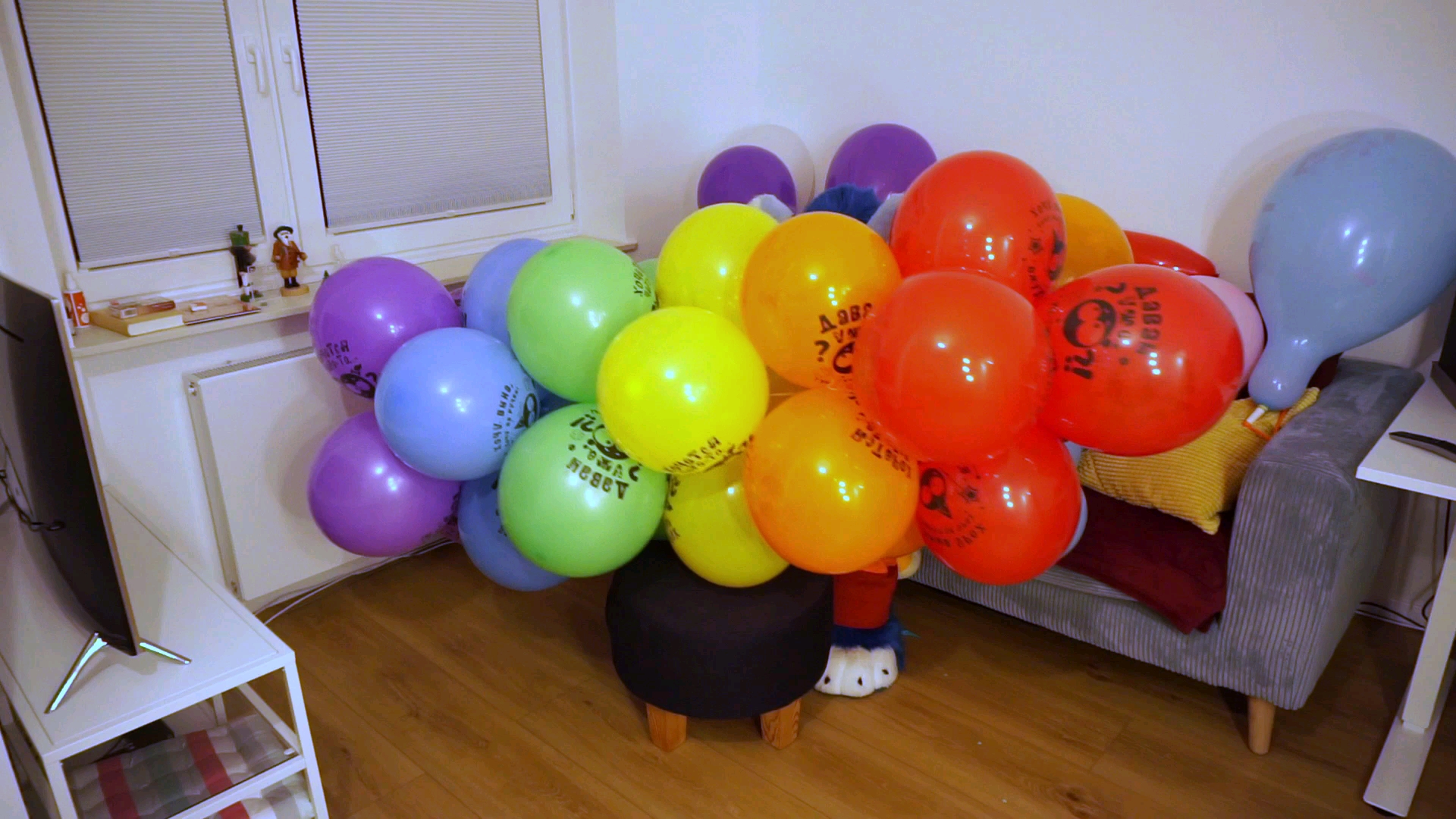 Big Confetti Balloon Pops!_哔哩哔哩 (゜-゜)つロ 干杯~-bilibili